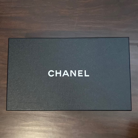 CHANEL | Accessories | Chanel Medium Gift Box | Poshmark